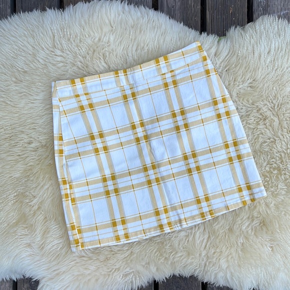 Forever 21 | Skirts | 4 For 25 Nwot Yellow And White Checkered Mini ...